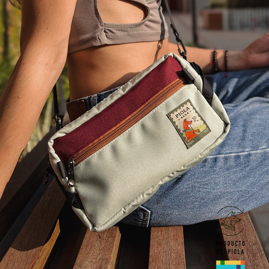 Postal Guinda-Cemento